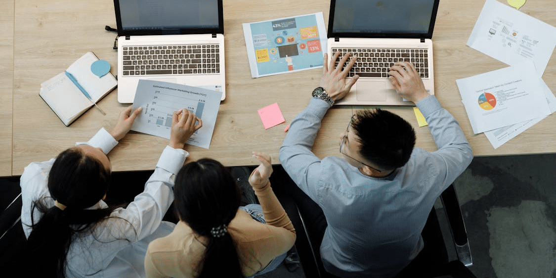 How an E-Commerce Website Can Boost Your Retail Business in 2025